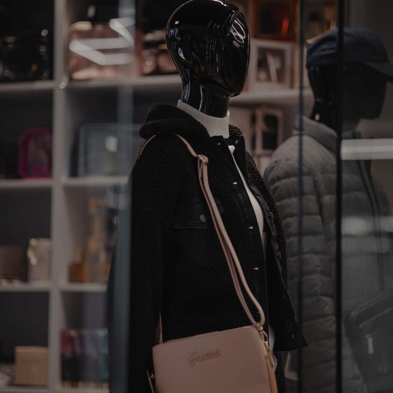 "Maple shop" у найбільшому в Коломиї ТРЦ "Прут" пропонує покупцям ...