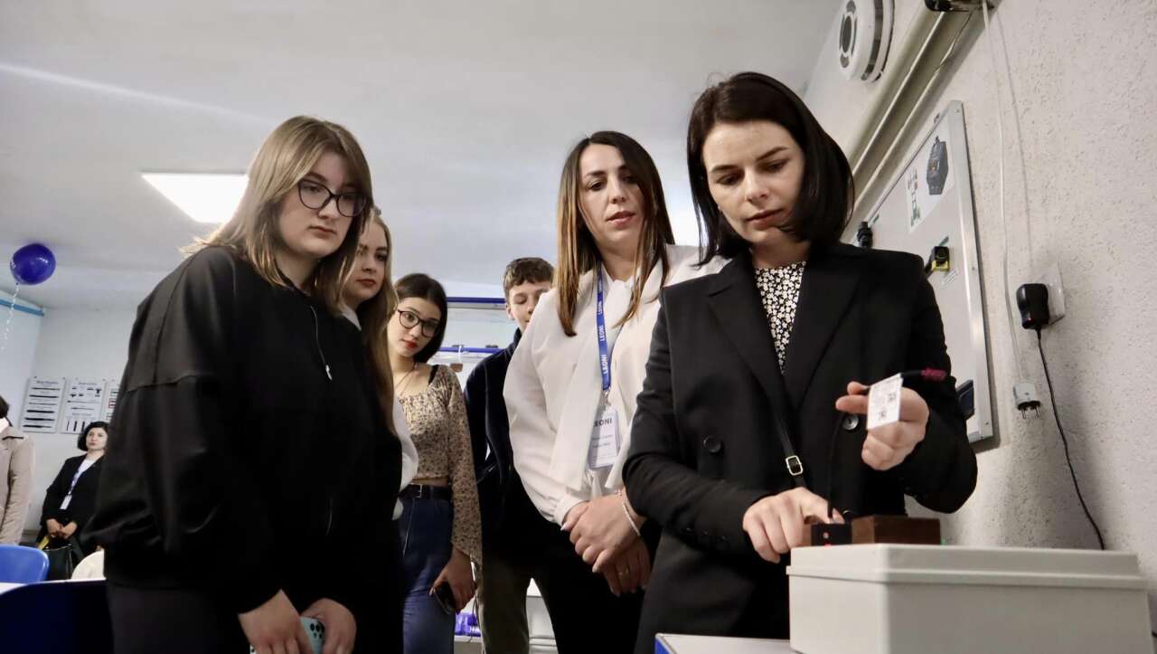 В Коломийському ліцеї №1 ім. В. Стефаника відкрили сучасний кабінет ...