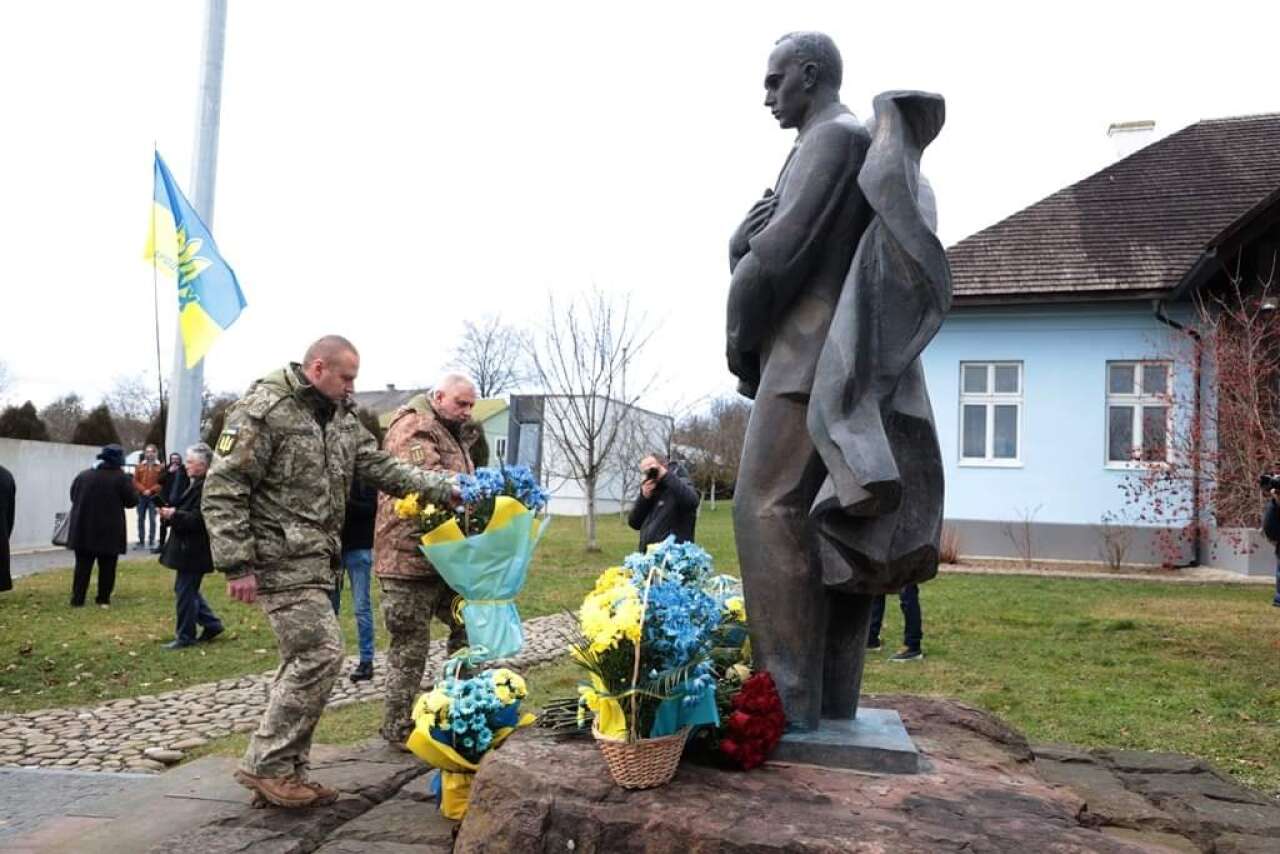У Старому Угринові відбулися заходи з нагоди 115 ої річниці від дня народження Степана Бандери ФОТО